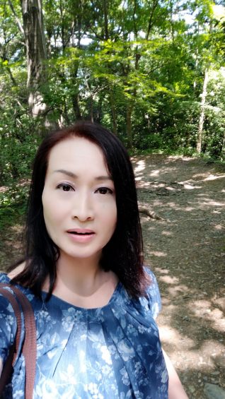 熟女ニューハーフヘルス嬢は森を歩くのがお好き | マダム舞ギャラリー